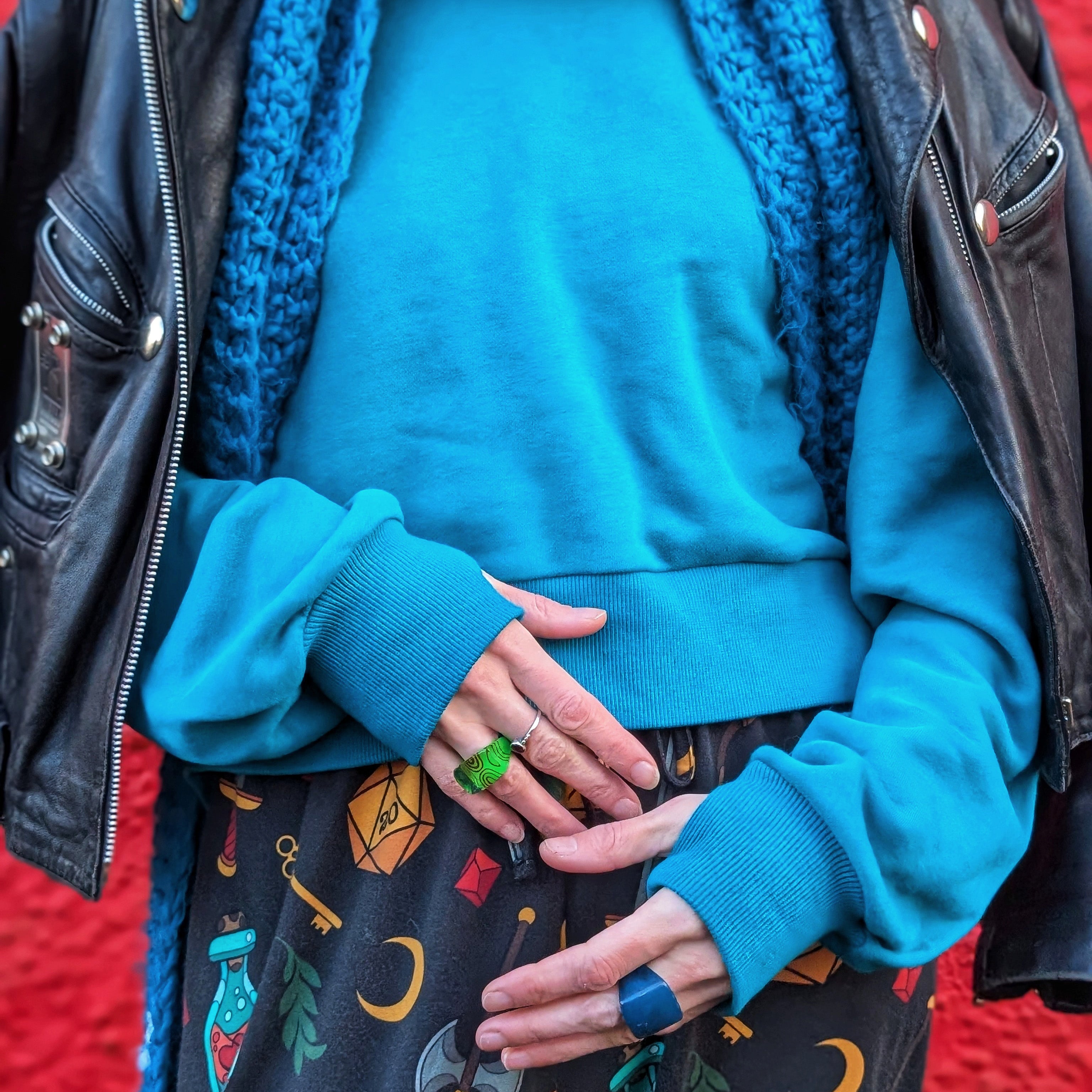 Oversized Crop Pullover mit Daumenlöchern – Junko | Snag – Snag Deutschland